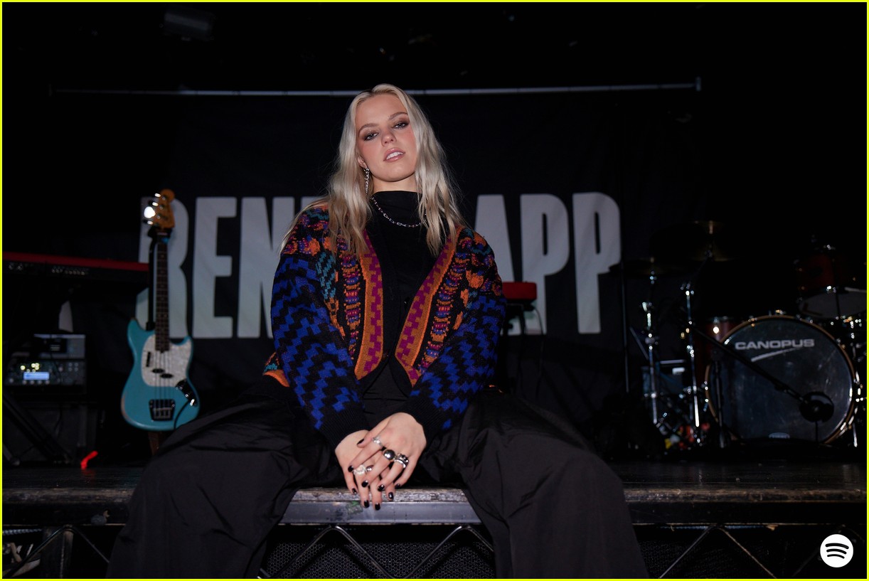 Full Sized Photo of renee rapp performs in nyc after mean girls movie ...