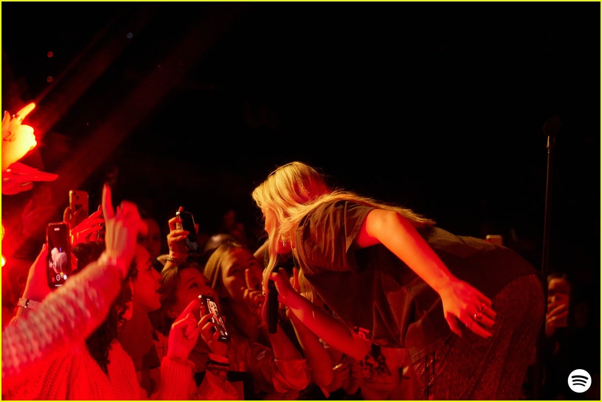Full Sized Photo Of Renee Rapp Performs In Nyc After Mean Girls Movie full-sized-photo-of-renee-rapp-performs-in-nyc-after-mean-girls-movie