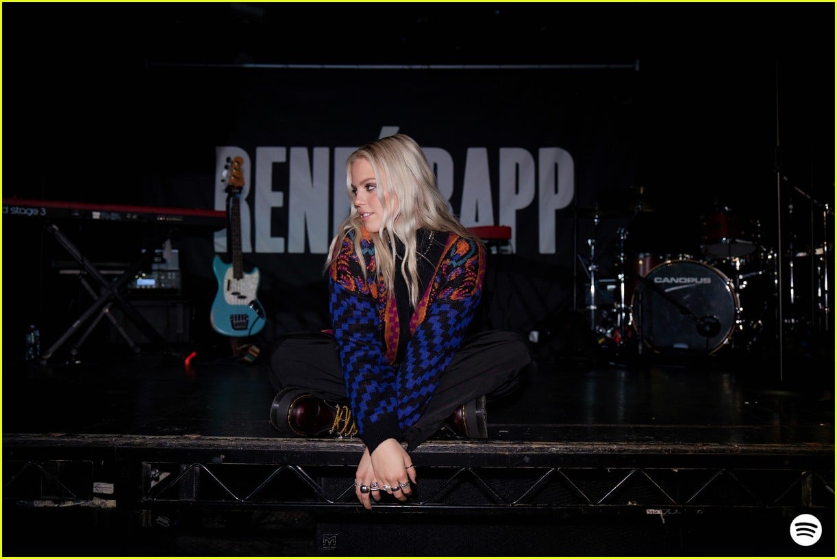 Reneé Rapp Performs to Sold Out Crowd In NYC After 'Mean Girls' Movie ...