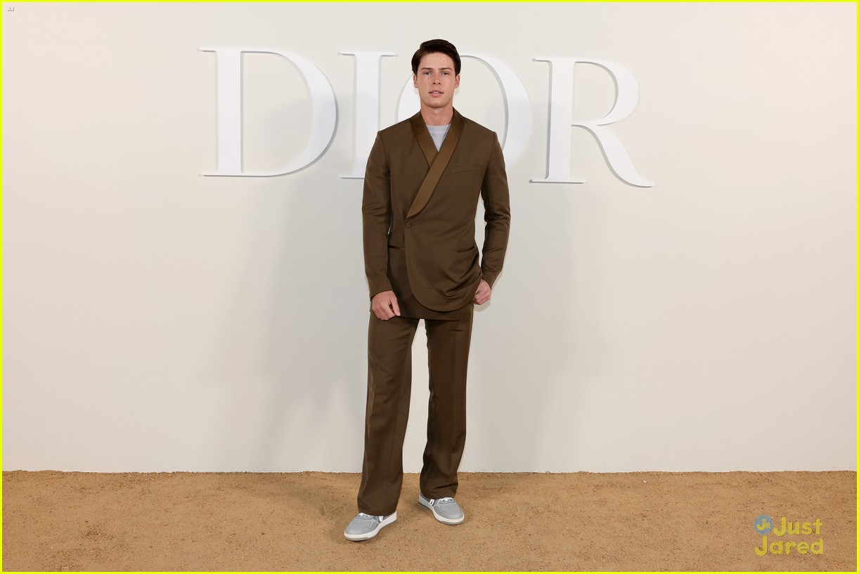 Thomas Doherty, Robert Pattinson, Suki Waterhouse & More Attend Dior ...