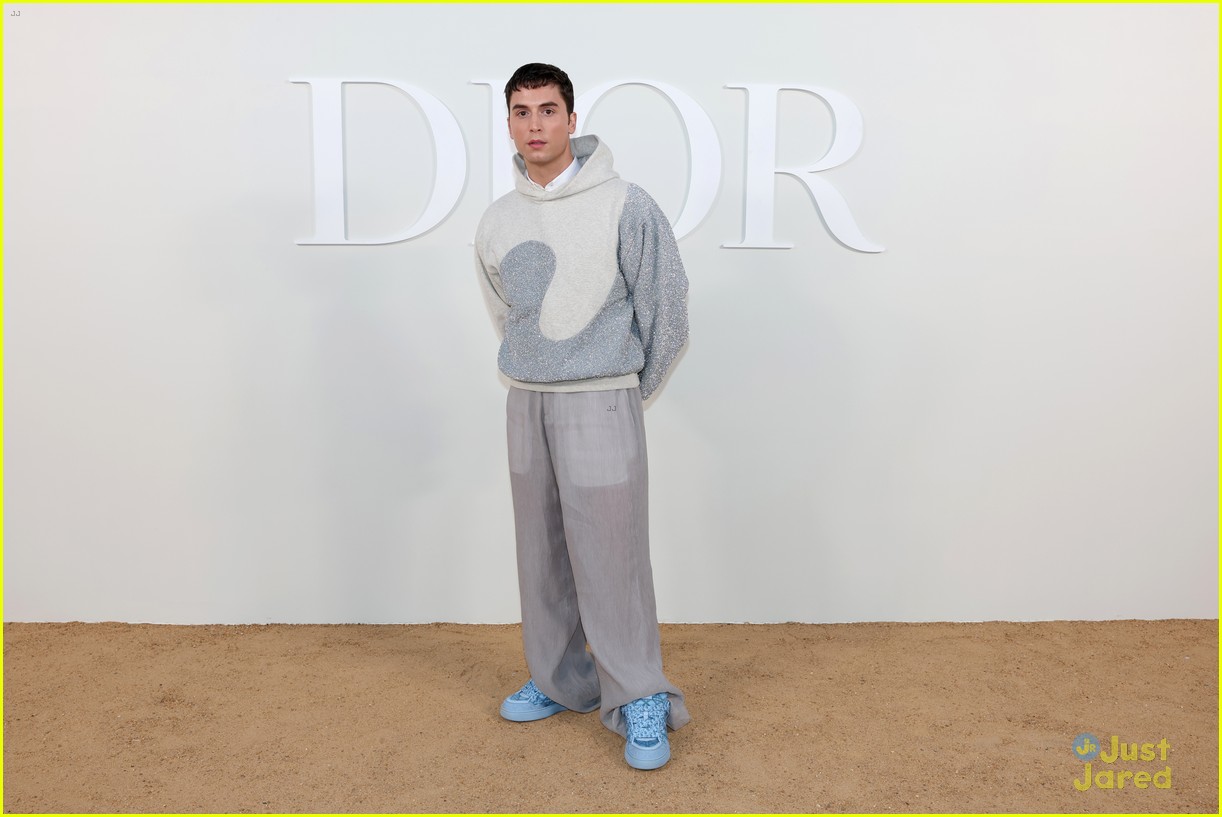 Thomas Doherty, Robert Pattinson, Suki Waterhouse & More Attend Dior ...