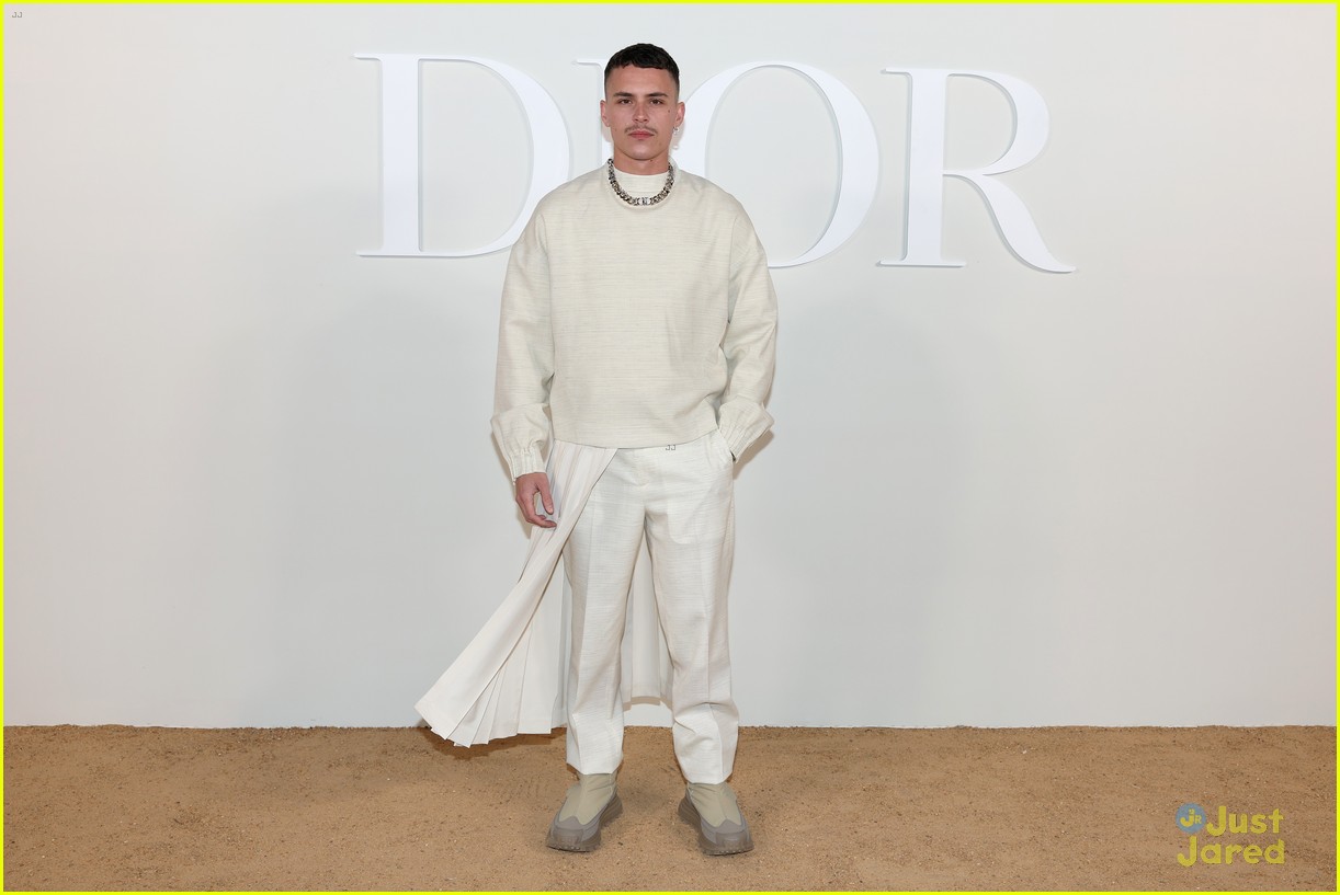 Thomas Doherty, Robert Pattinson, Suki Waterhouse & More Attend Dior ...