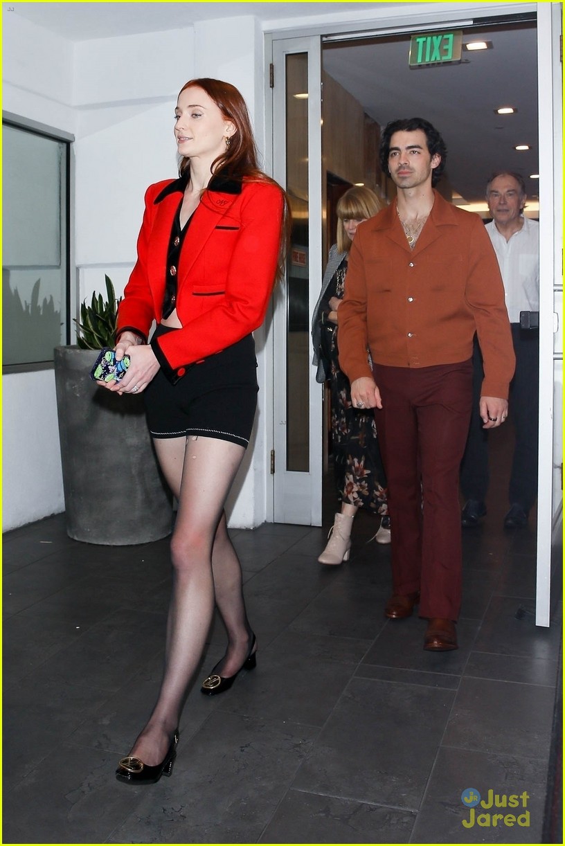 Jonas Brothers Grab Dinner With Family & Friends Ahead of Walk of Fame ...