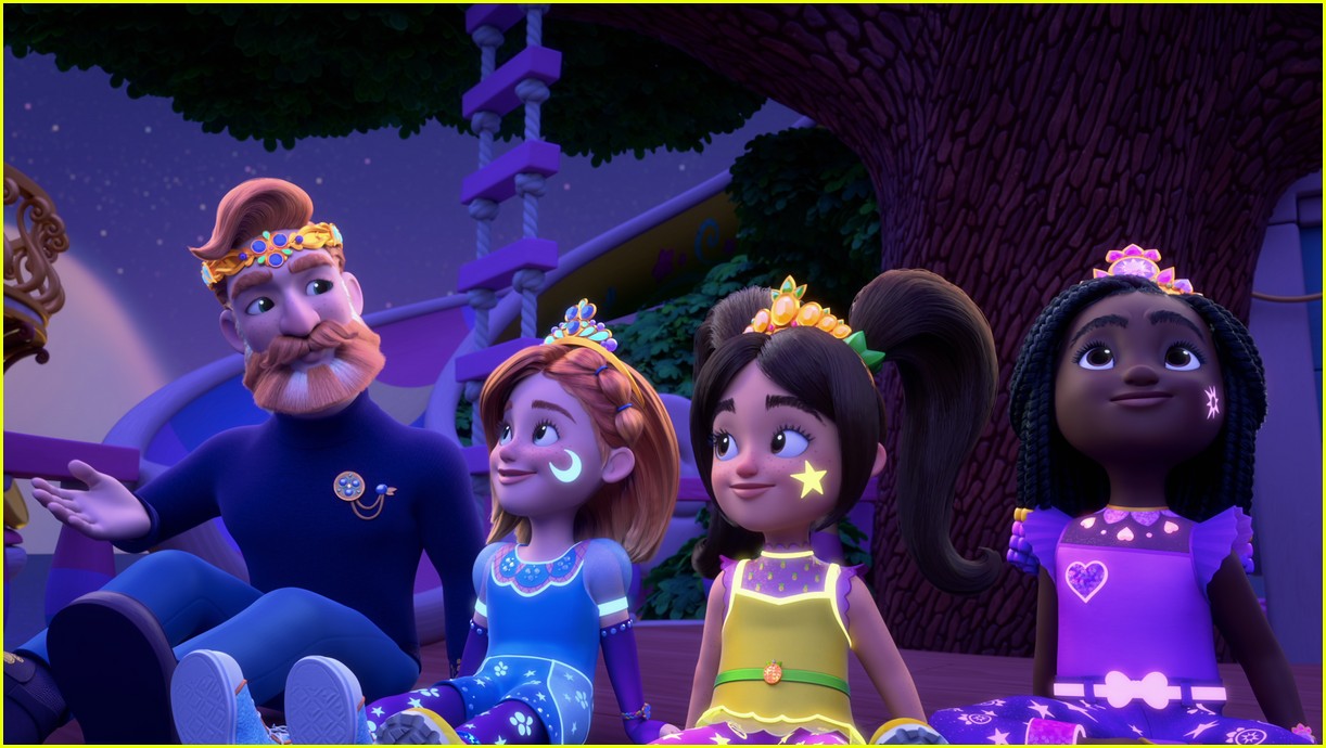 Full Sized Photo of trinity bliss dana heath more star in netflix ...