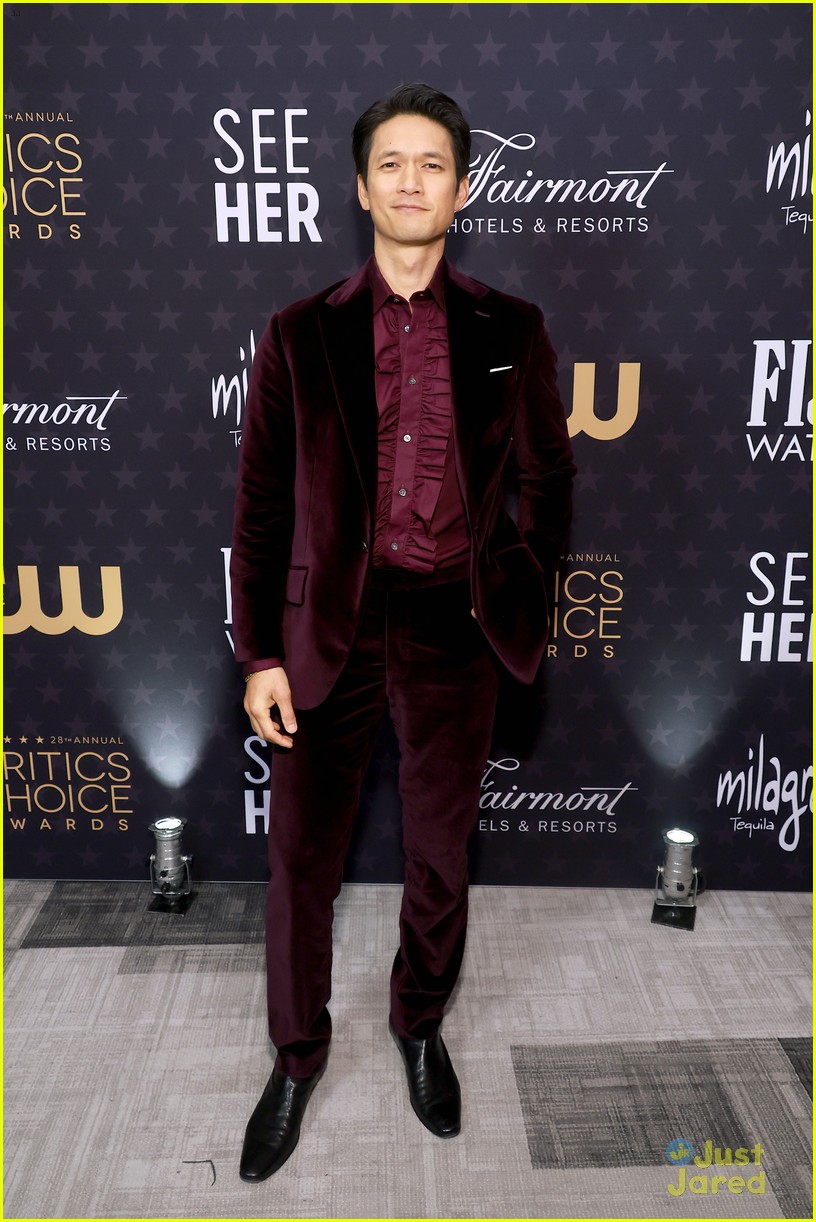 CW Stars Tyler Hoechlin, Bitsie Tulloch & More Attend Critics Choice ...