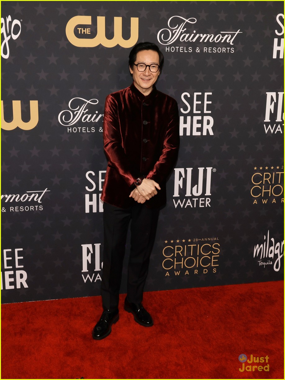 CW Stars Tyler Hoechlin, Bitsie Tulloch & More Attend Critics Choice ...