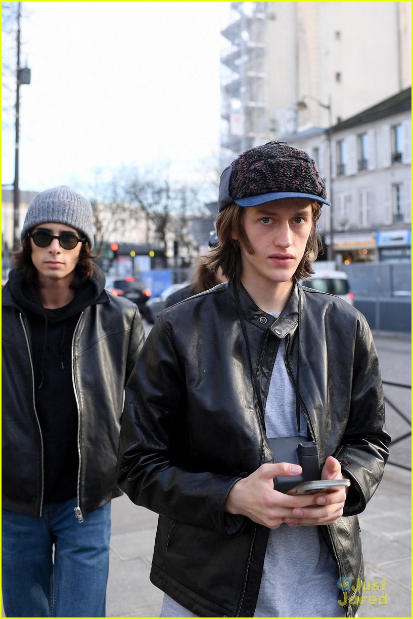 Jenna Ortega, Percy Hynes White & Georgie Farmer Go Sightseeing After ...