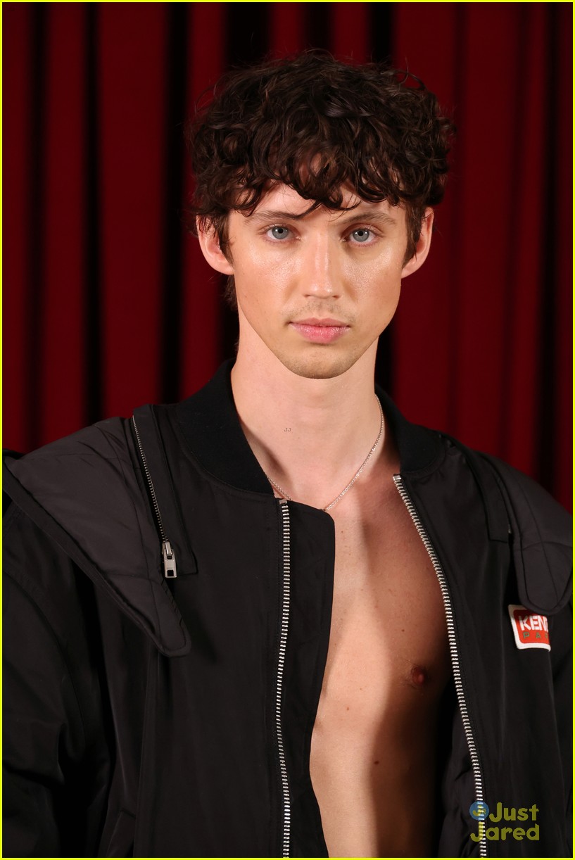 William Gao, Luna Blaise & More Step Out for Kenzo Fashion Show in ...