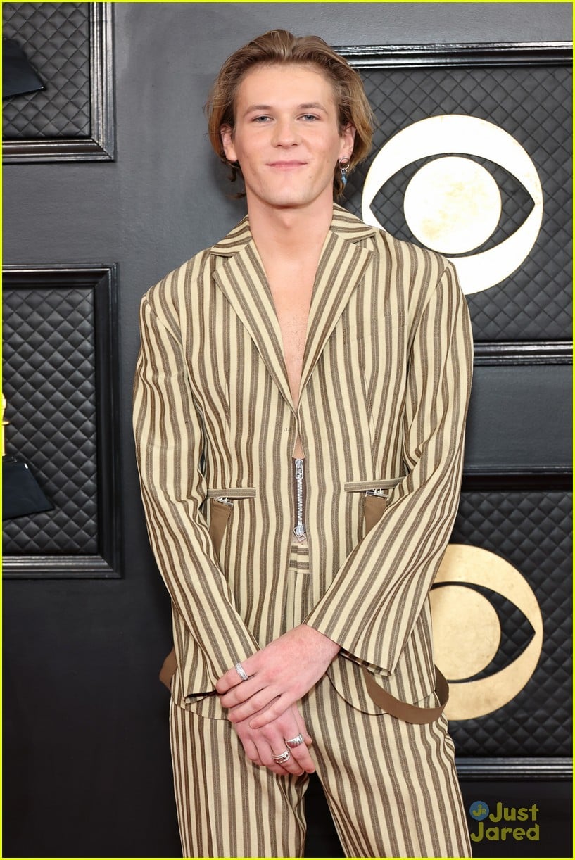 Chris Olsen, Dylan Mulvaney & More Social Stars Attend Grammys 2023 ...