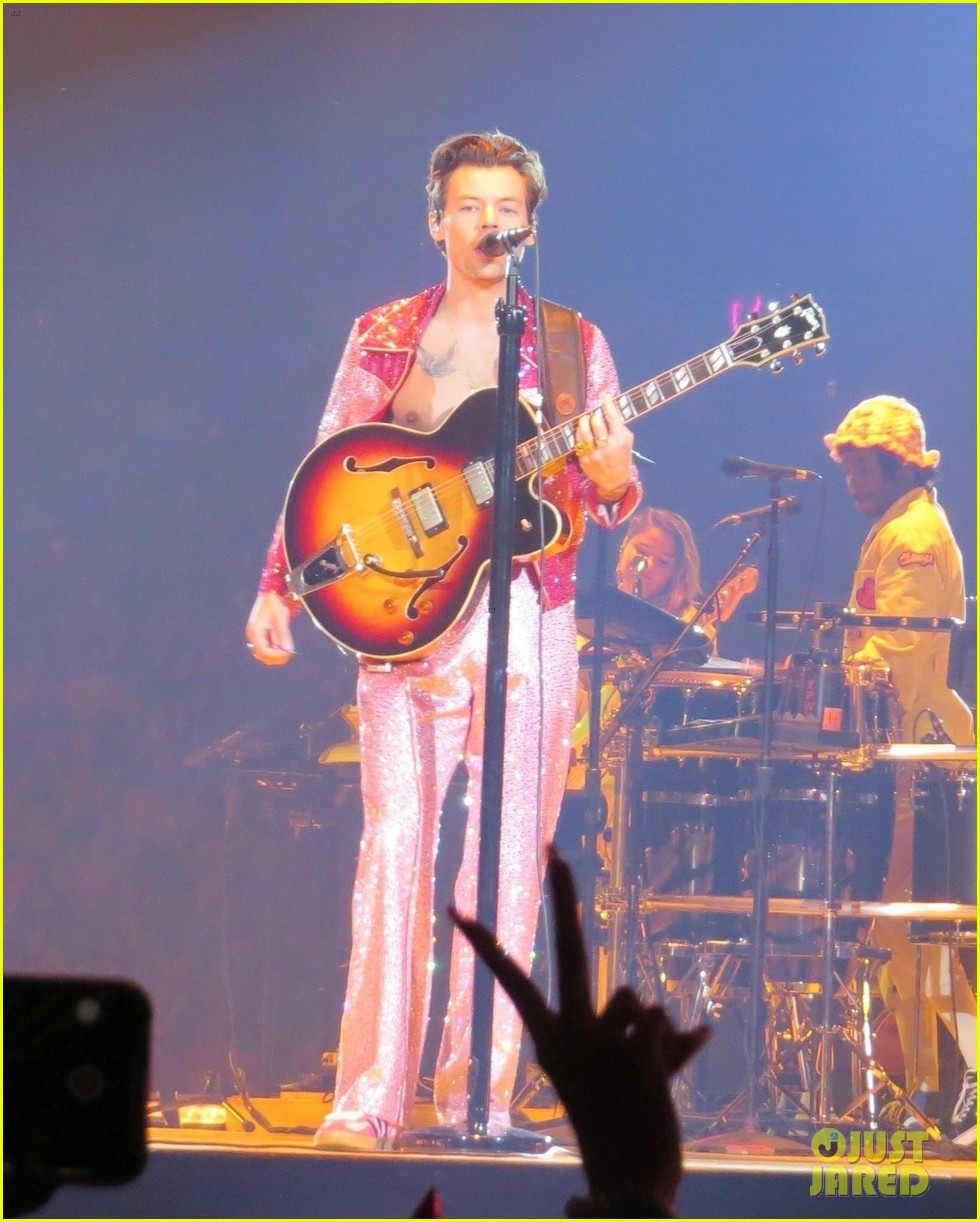 Harry Styles Hits the Stage in Pink Sequins for His Birthday Concert ...