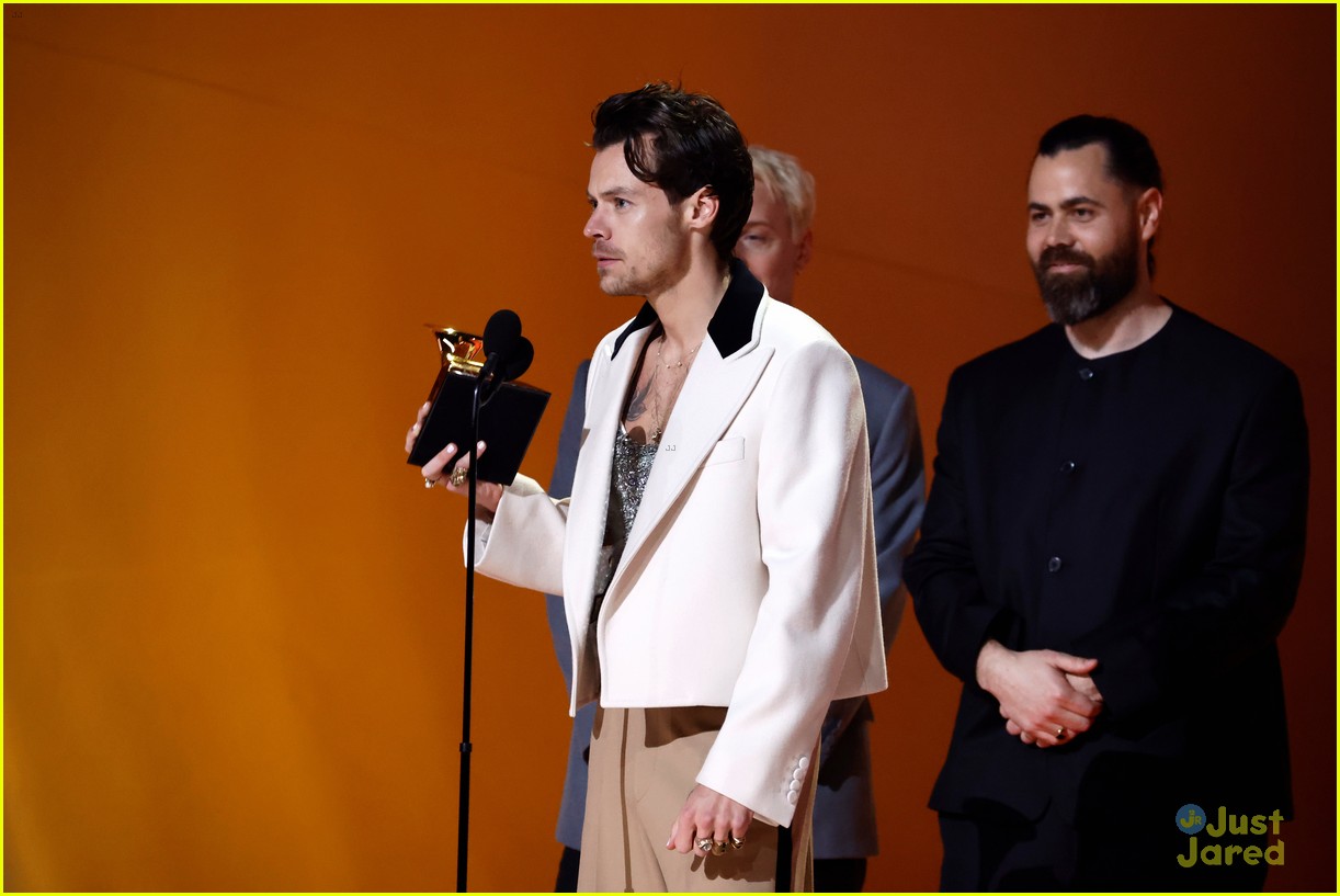 Harry Styles Dances It Out to 'As It Was' for Grammys 2023 Performance ...
