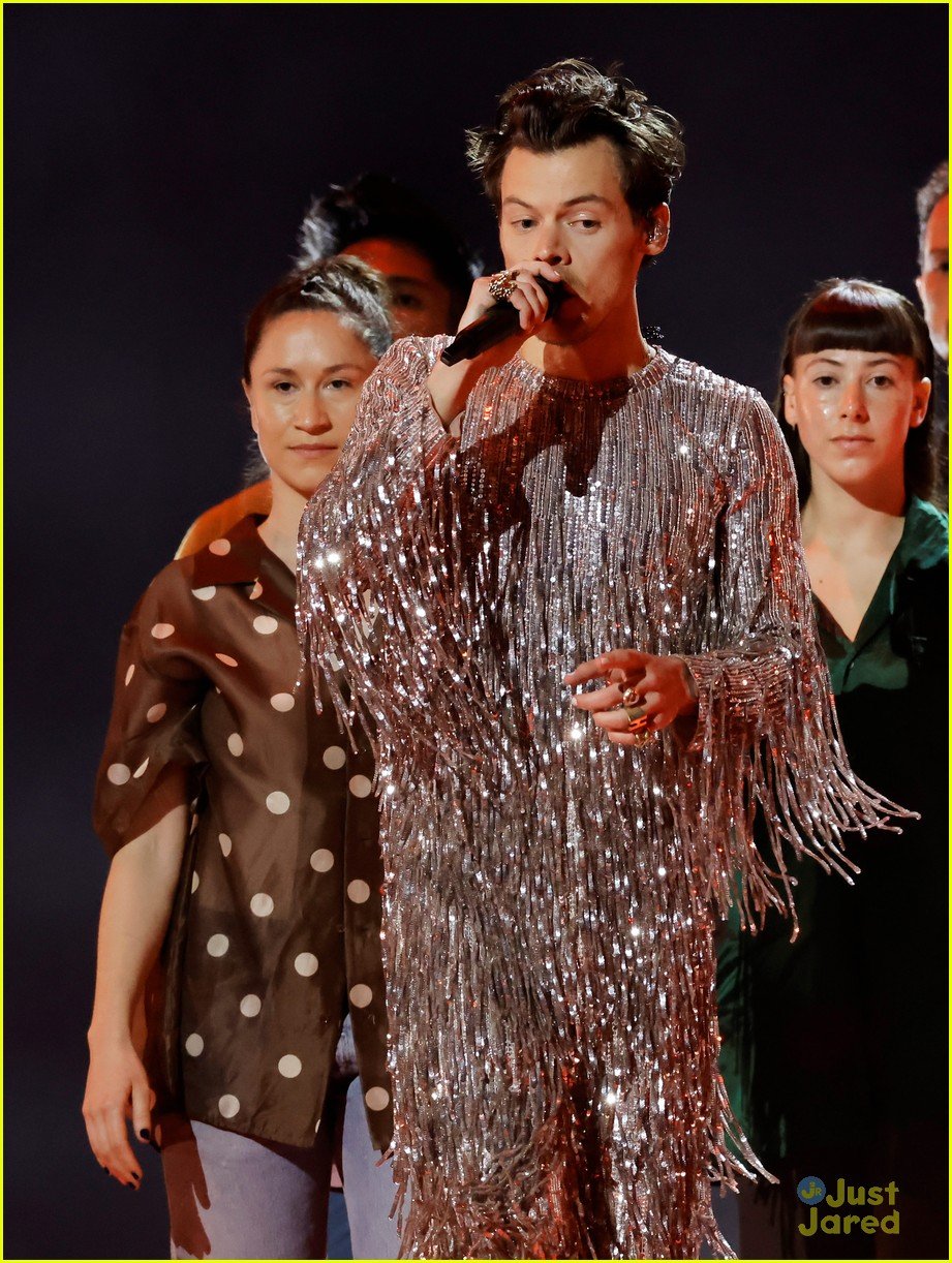 Harry Styles Dances It Out to 'As It Was' for Grammys 2023 Performance ...