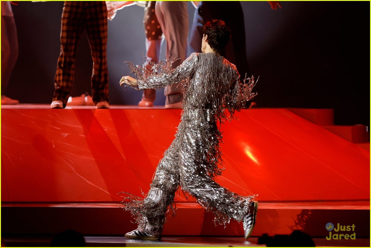 Harry Styles Dances It Out to 'As It Was' for Grammys 2023 Performance ...