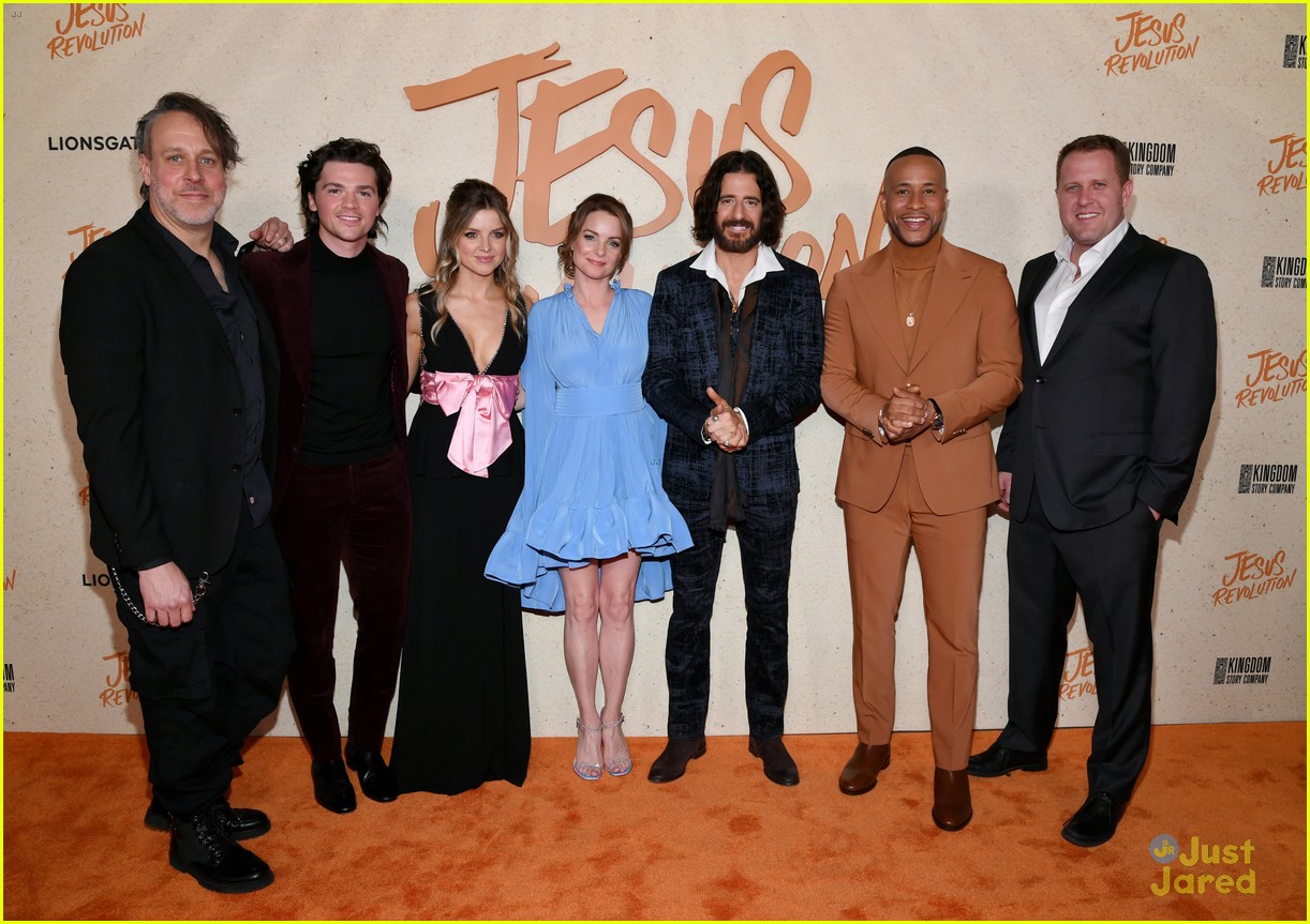 Joel Courtney Premieres New Movie 'Jesus Revolution' with Wife Mia ...