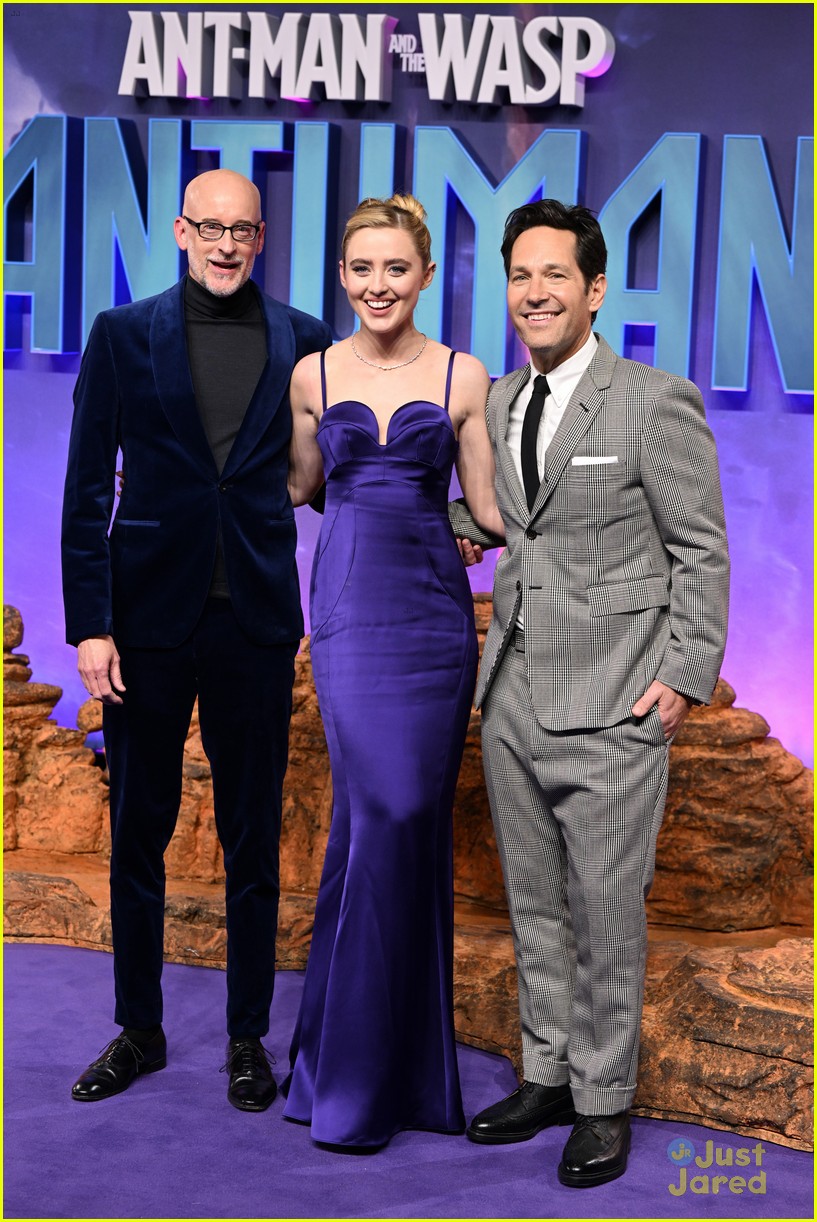 Full Sized Photo of kathryn newton shares sweet hug with jonathan majors at ant man uk premiere ...