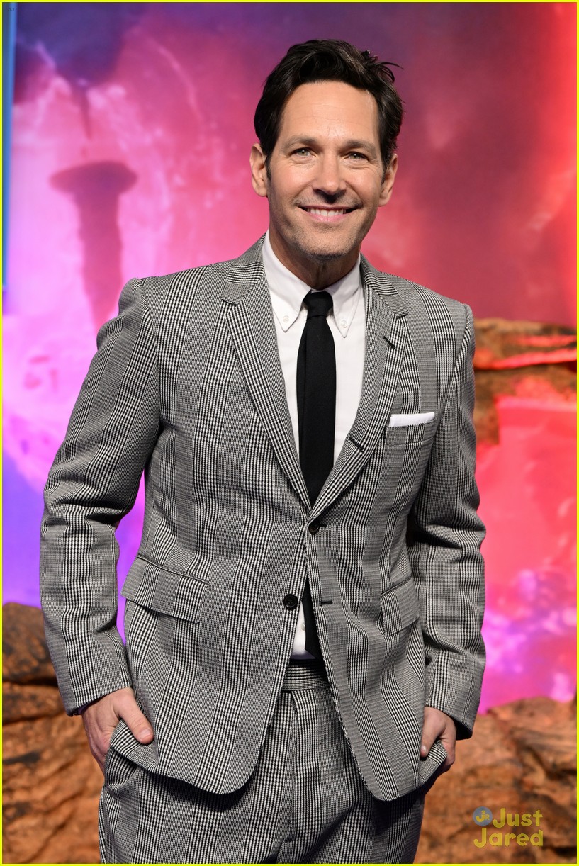 Kathryn Newton Shares Sweet Hug with Jonathan Majors at 'Ant-Man & The Wasp: Quantumania' UK ...