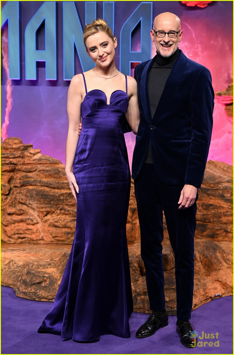 Kathryn Newton Shares Sweet Hug with Jonathan Majors at 'Ant-Man & The Wasp: Quantumania' UK ...