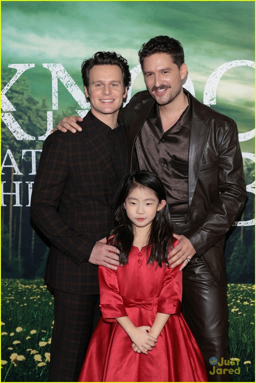 Who Plays the Little Girl in 'Knock at the Cabin'? Meet Newcomer ...