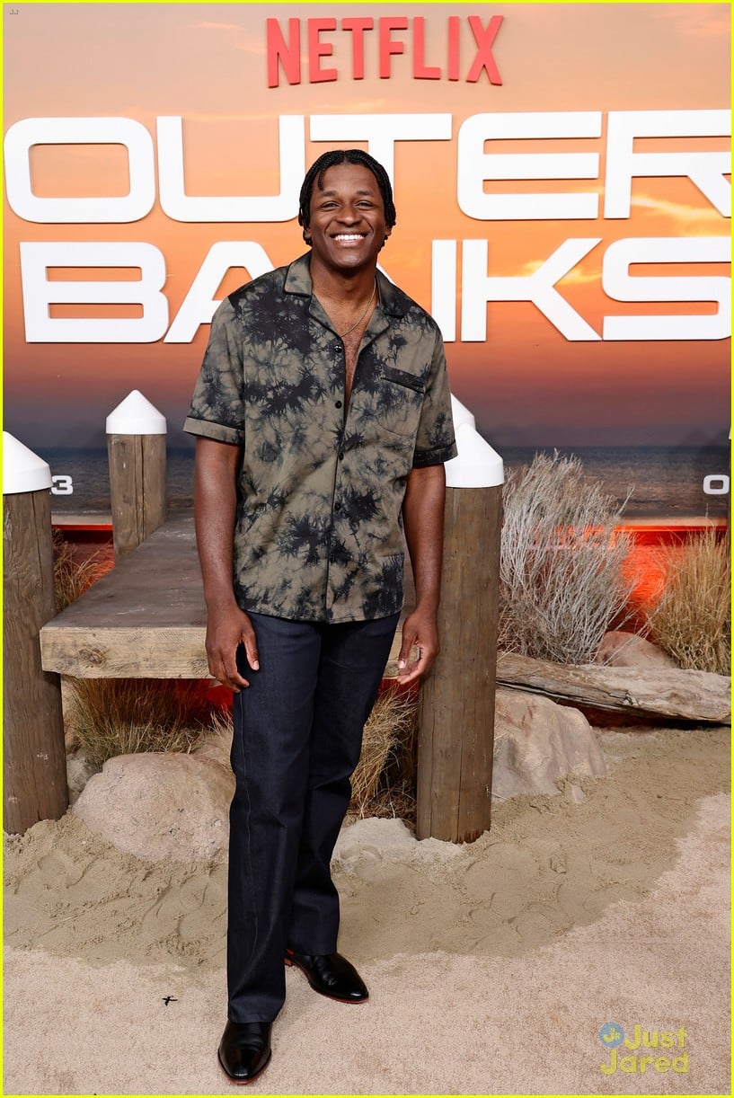 Lana Condor, Hunter Doohan & More Netflix Stars Hit Up 'Outer Banks' Premiere | Photo 1368999 ...