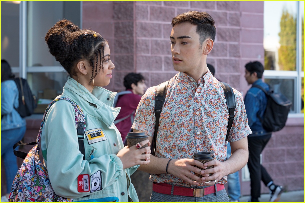 Peyton Elizabeth Lee, Milo Manheim & Blake Draper Star In 'Prom Pact ...