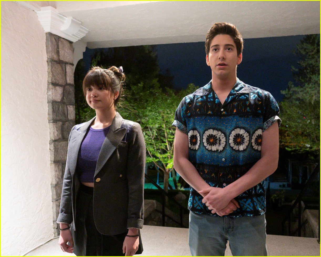Peyton Elizabeth Lee, Milo Manheim & Blake Draper Star In 'Prom Pact ...