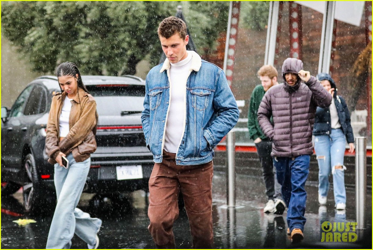 Shawn Mendes Braves Wet Weather for Fun Shopping Trip with Friends ...