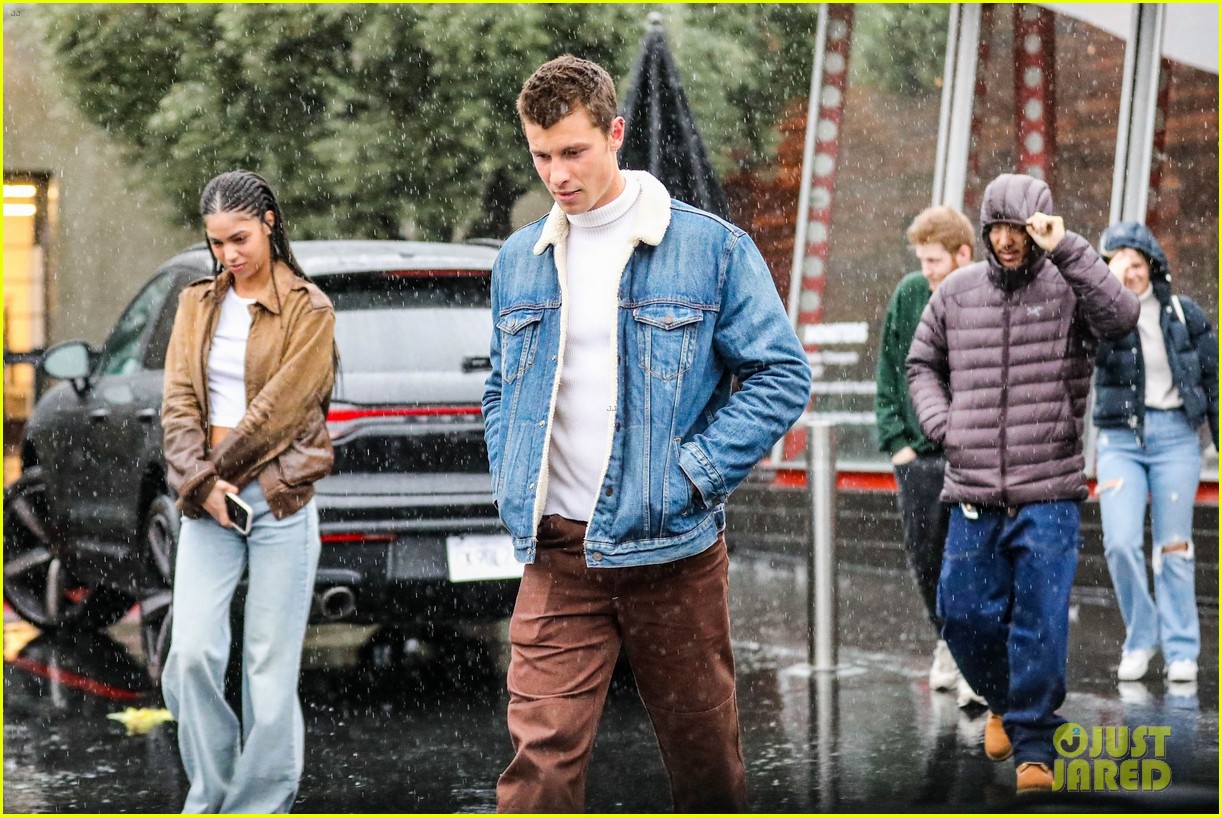 Shawn Mendes Braves Wet Weather for Fun Shopping Trip with Friends ...