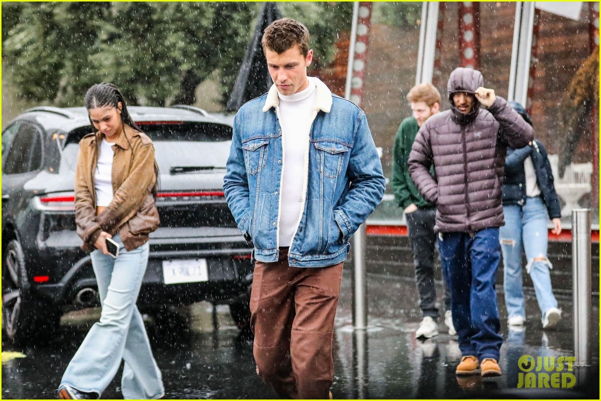 Shawn Mendes Braves Wet Weather for Fun Shopping Trip with Friends ...