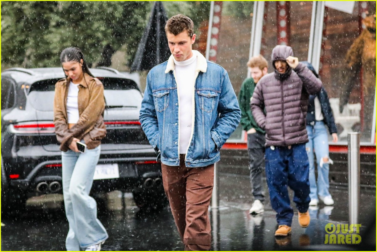 Shawn Mendes Braves Wet Weather for Fun Shopping Trip with Friends ...