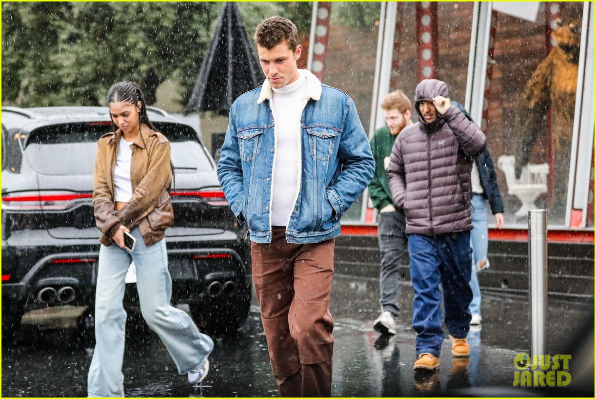 Shawn Mendes Braves Wet Weather for Fun Shopping Trip with Friends ...