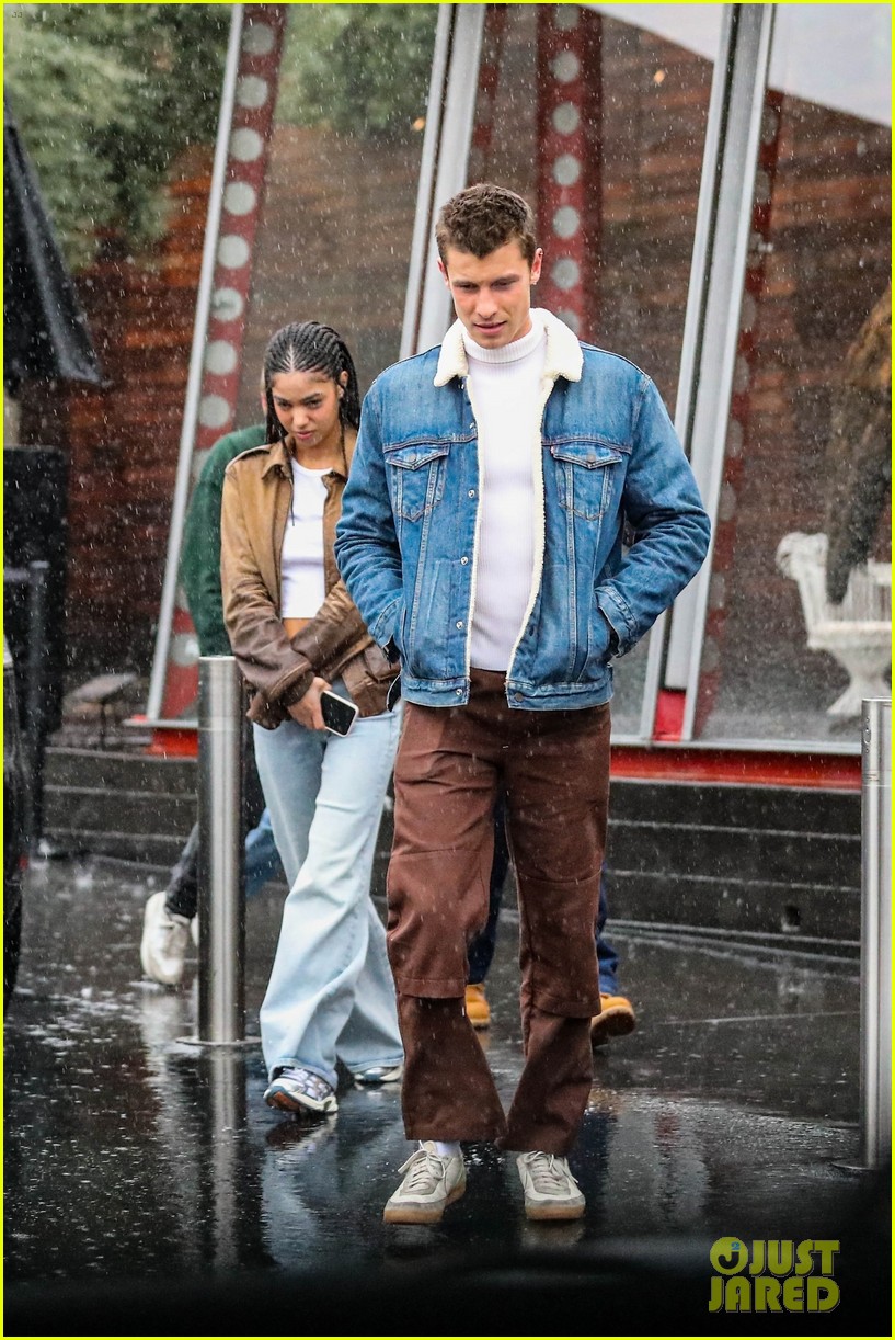 Shawn Mendes Braves Wet Weather for Fun Shopping Trip with Friends ...