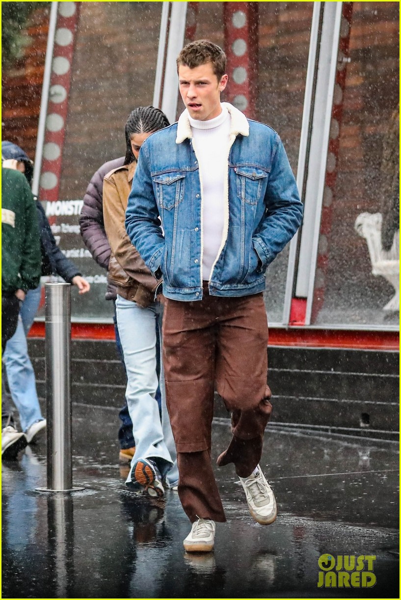 Shawn Mendes Braves Wet Weather for Fun Shopping Trip with Friends ...