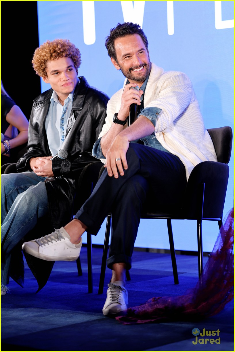 'Wolf Pack' Cast Take Part in Q&A at SCAD TVfest, Sarah Michelle Gellar ...