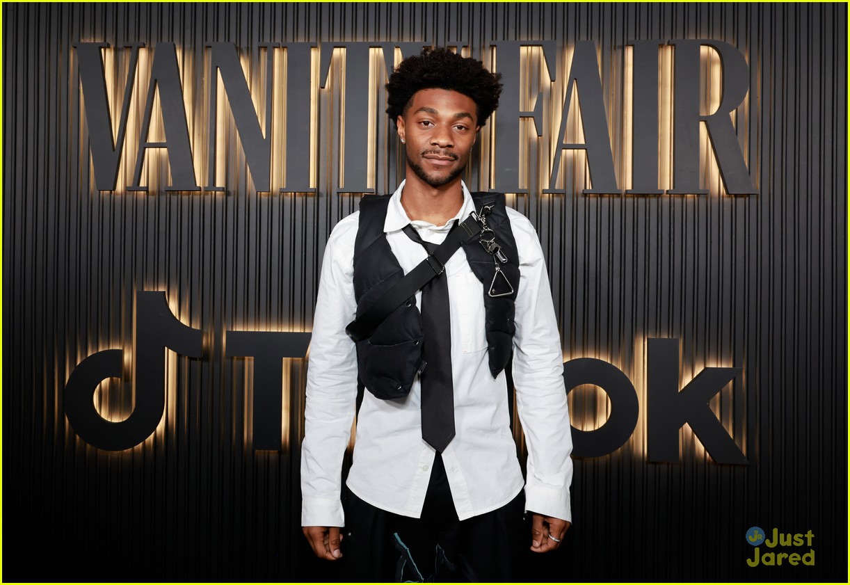 Bailee Madison & Blake Richardson Attend Young Hollywood Party with ...