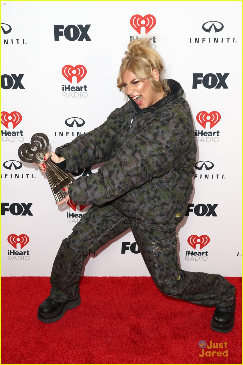Becky G & Taylor Swift Pick Up Wins at iHeartRadio Music Awards 2023 | Photo 1373013 - Photo ...