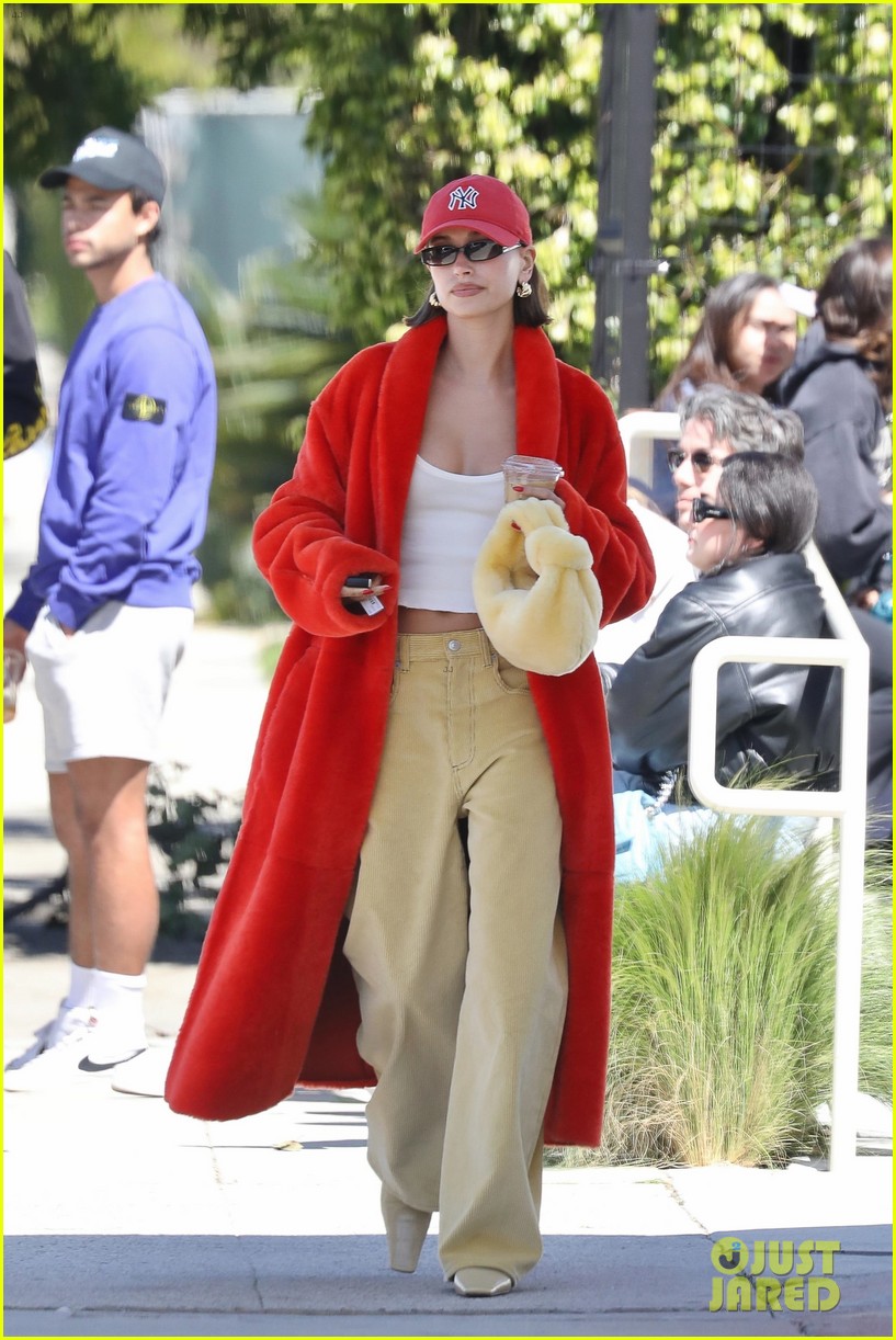 Full Sized Photo Of Justin Bieber Hailey Bieber Kiss On Sunday Brunch