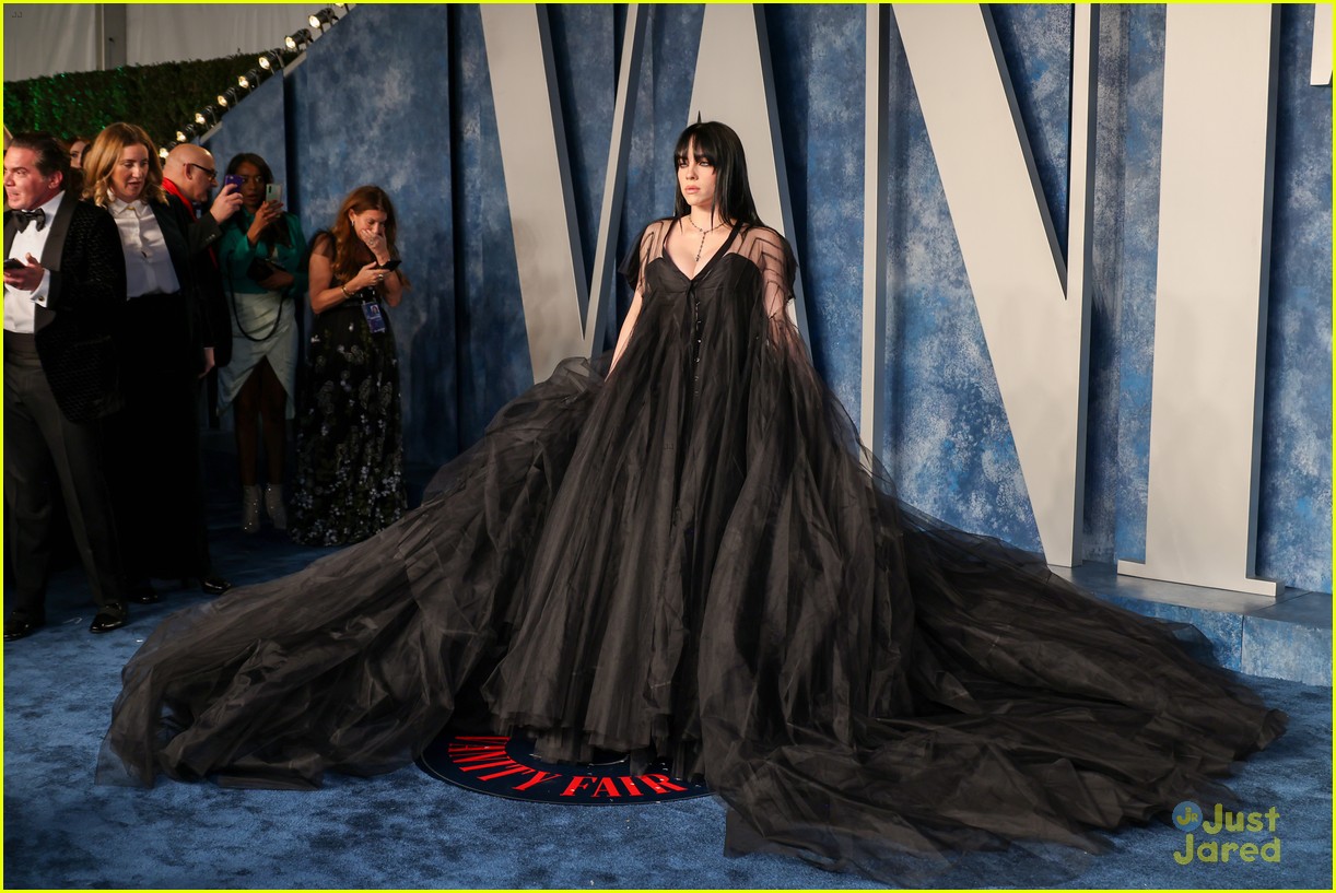 Billie Eilish & Jesse Rutherford Couple Up at Vanity Fair Oscars Party ...