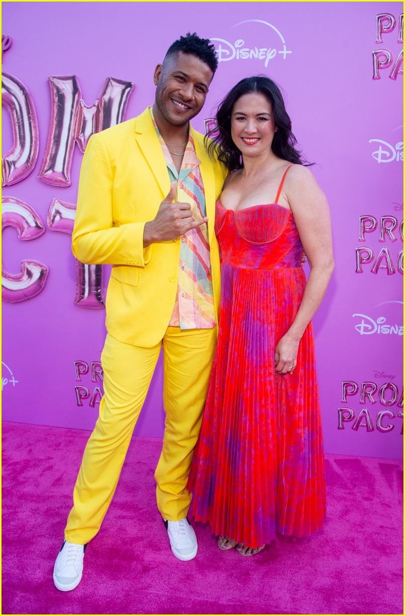 'Doogie Kamealoha, MD' Cast Support Peyton Elizabeth Lee & Milo Manheim ...