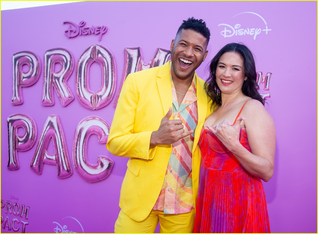 'Doogie Kamealoha, MD' Cast Support Peyton Elizabeth Lee & Milo Manheim ...