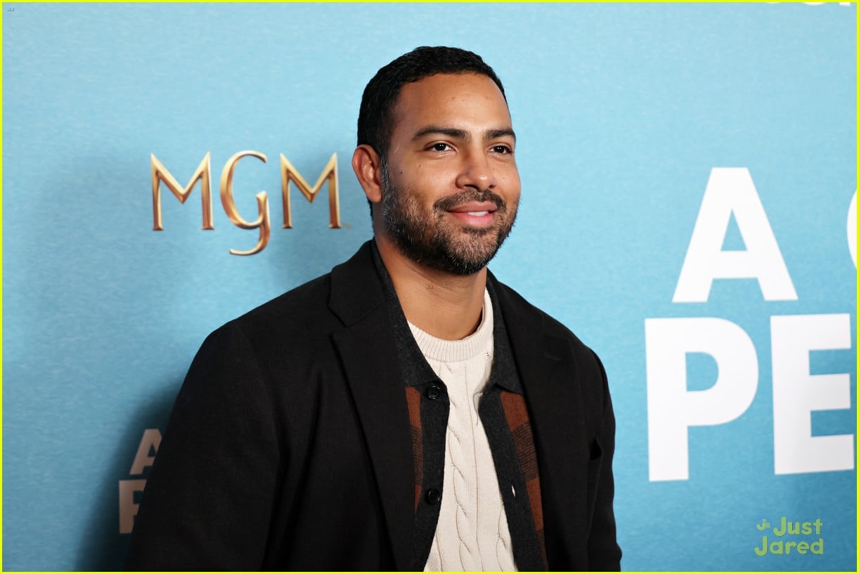 Florence Pugh Brings Mom Deborah & Grandma Pat to 'A Good Person ...