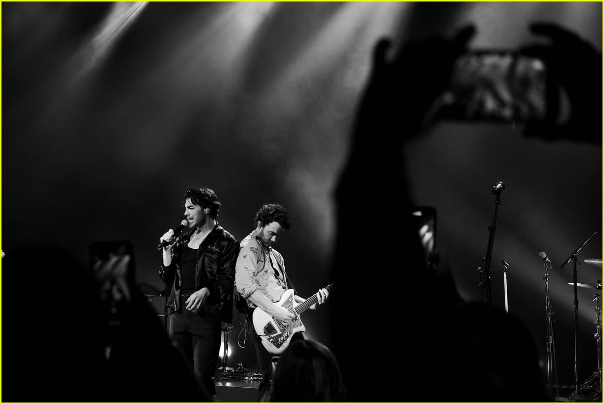 Jonas Brothers Kick Off Broadway Residency, Kevin Jonas Makes Broadway ...