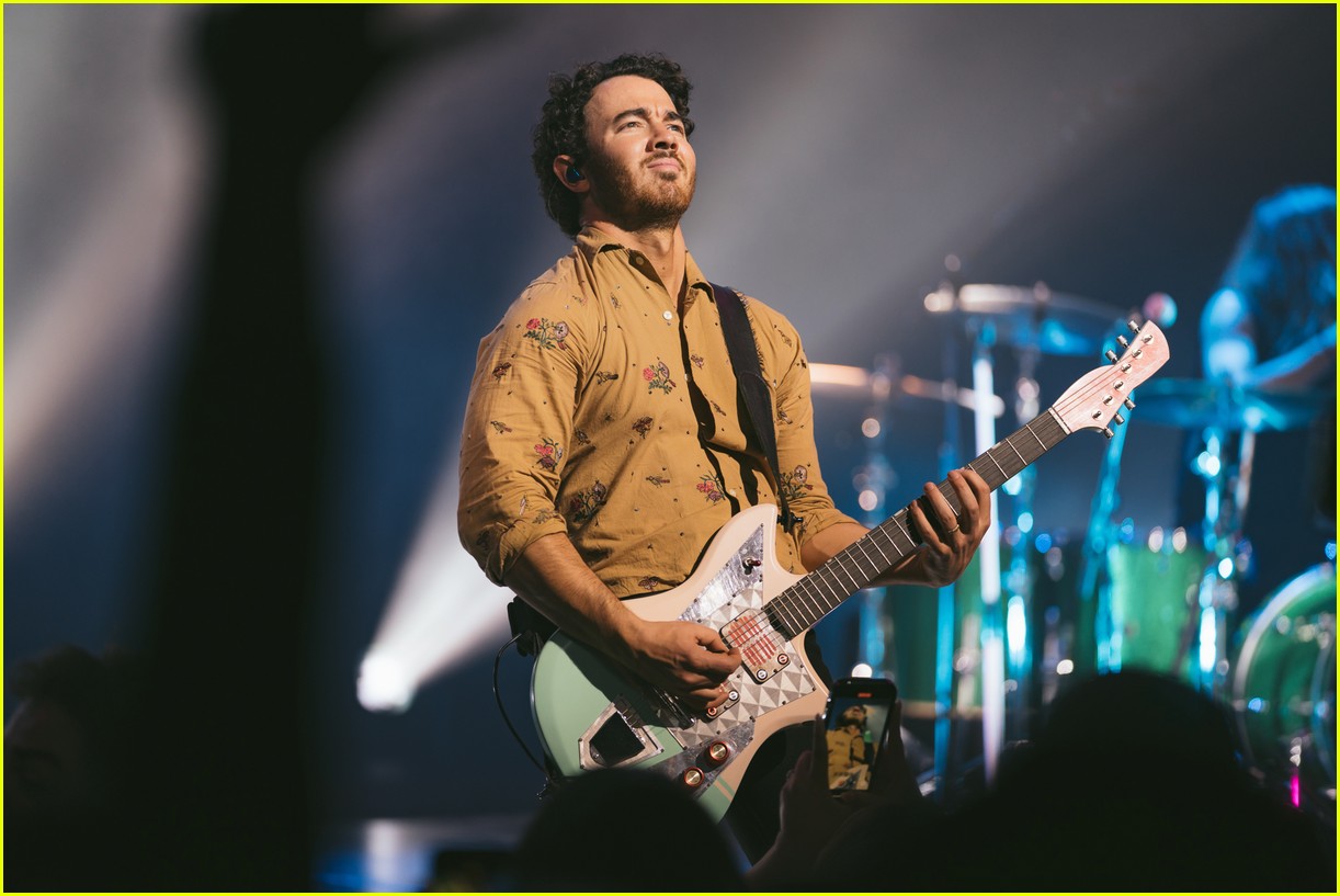 Jonas Brothers Kick Off Broadway Residency, Kevin Jonas Makes Broadway ...
