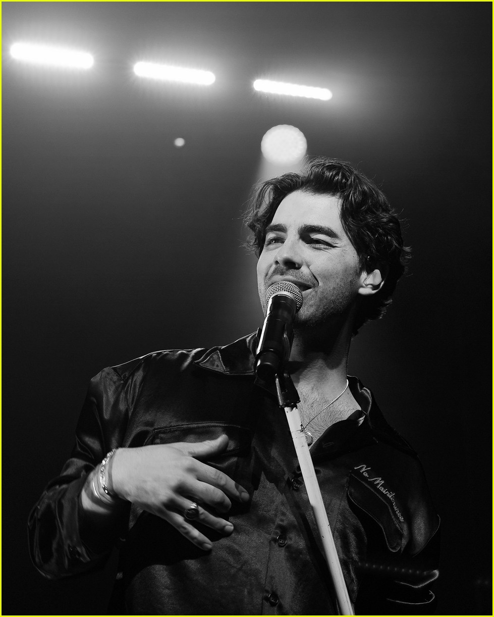 Jonas Brothers Kick Off Broadway Residency, Kevin Jonas Makes Broadway ...