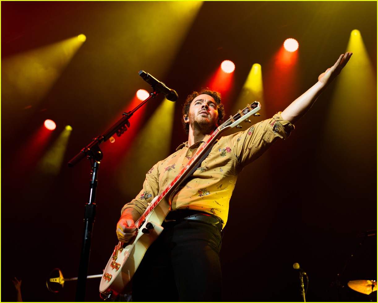 Jonas Brothers Kick Off Broadway Residency, Kevin Jonas Makes Broadway ...