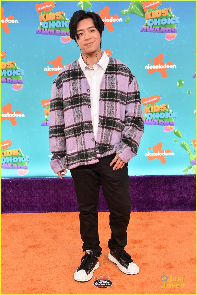 Full Sized Photo of josh richards shows off new bright pink hair at ...