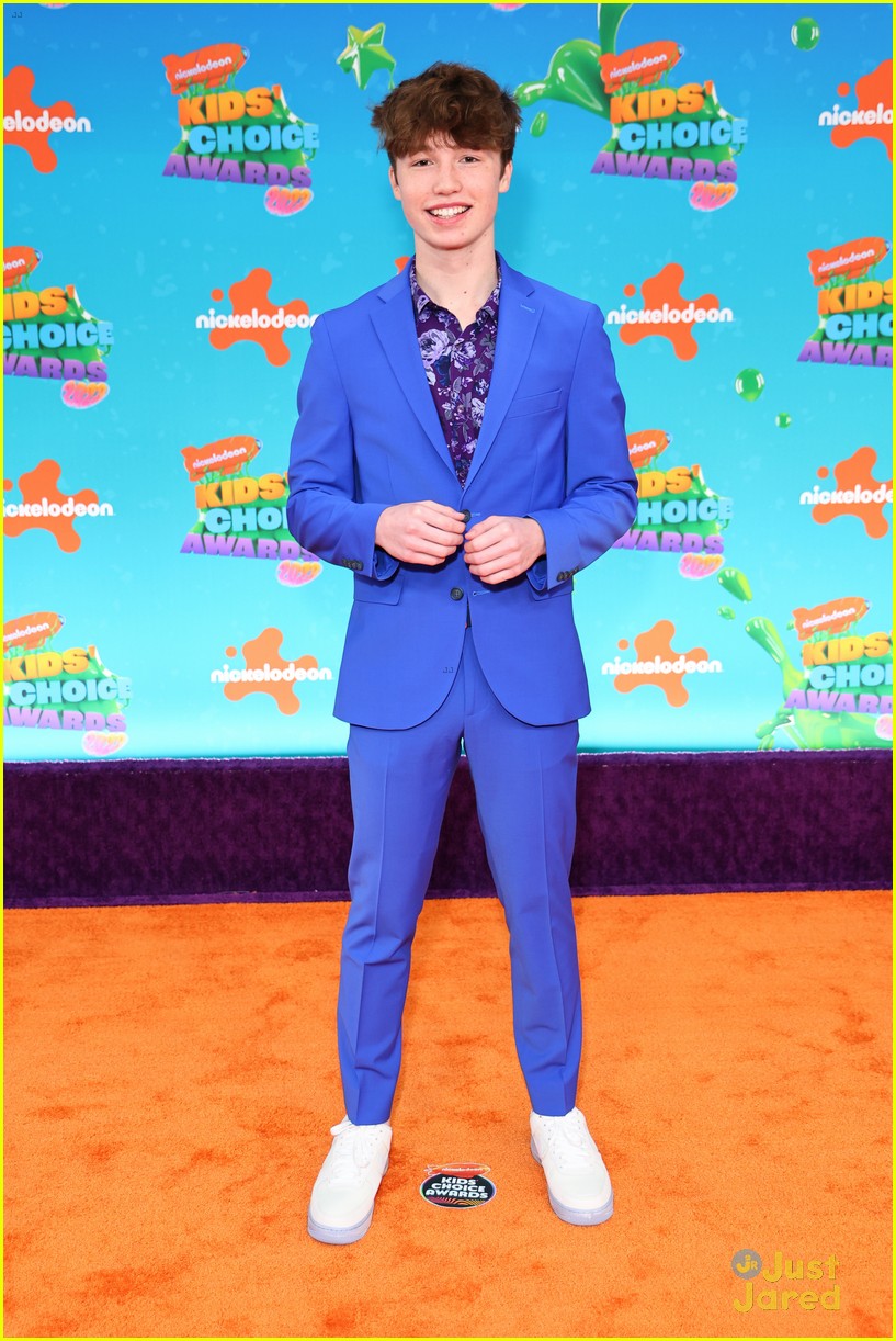 Josh Richards Shows Off New Pink Hair at Kids' Choice Awards 2023 ...