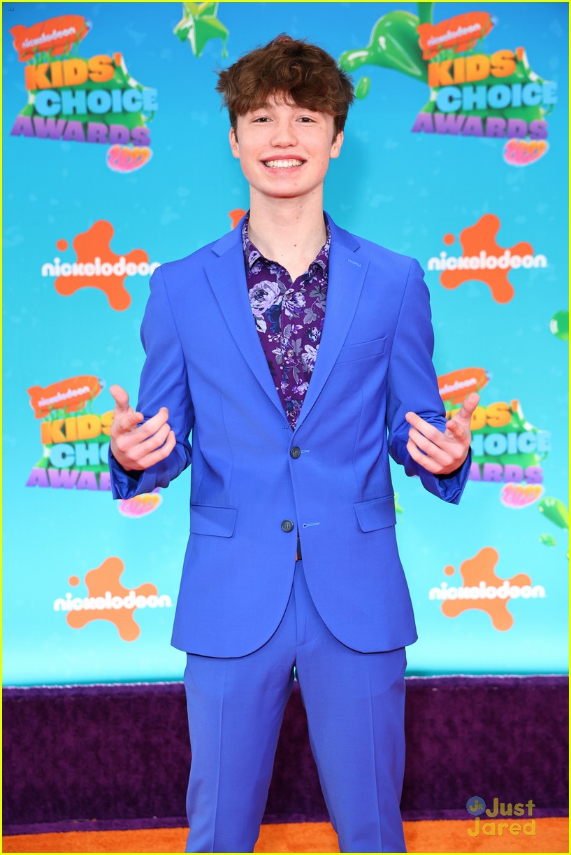 Josh Richards Shows Off New Pink Hair at Kids' Choice Awards 2023 ...