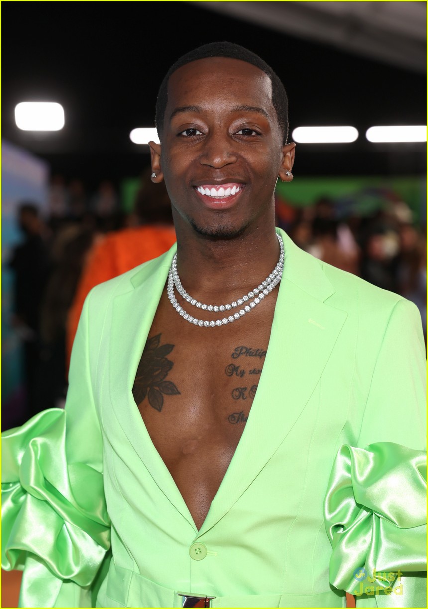 Full Sized Photo of josh richards shows off new bright pink hair at ...