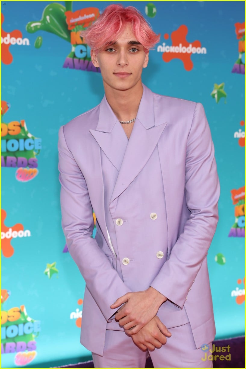 Full Sized Photo of josh richards shows off new bright pink hair at ...