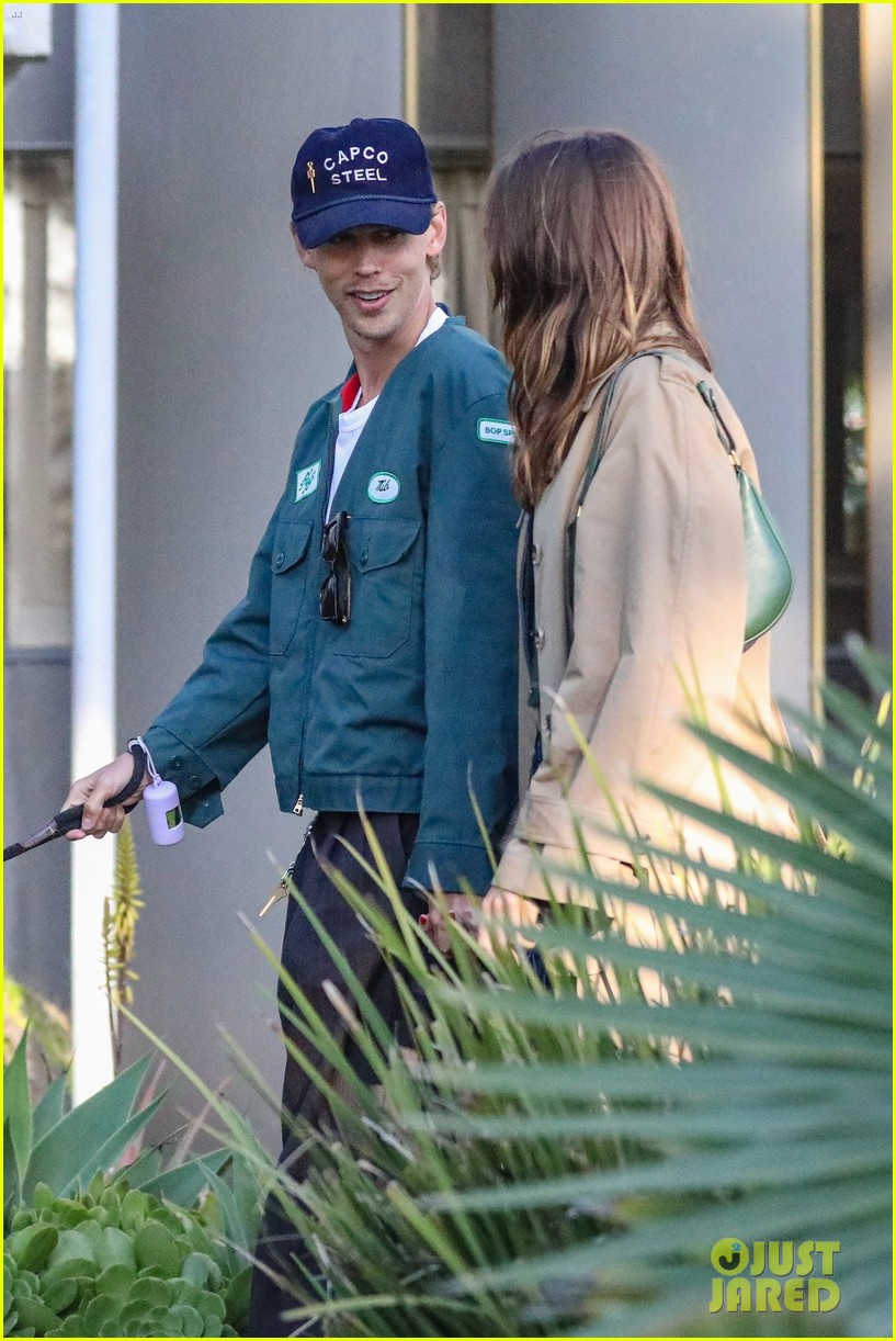 Kaia Gerber & Austin Butler Cap Off Their Low Key Weekend With a Yoga ...